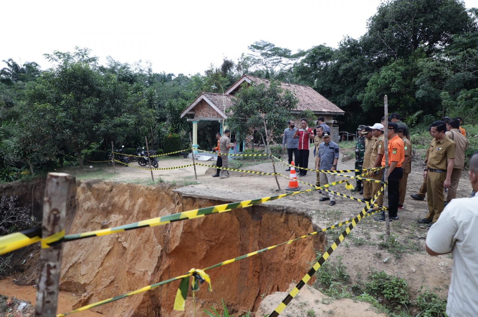 Apriyadi Sisir Warga Kawasan Rawan Longsor di Muba – Sumsel Update