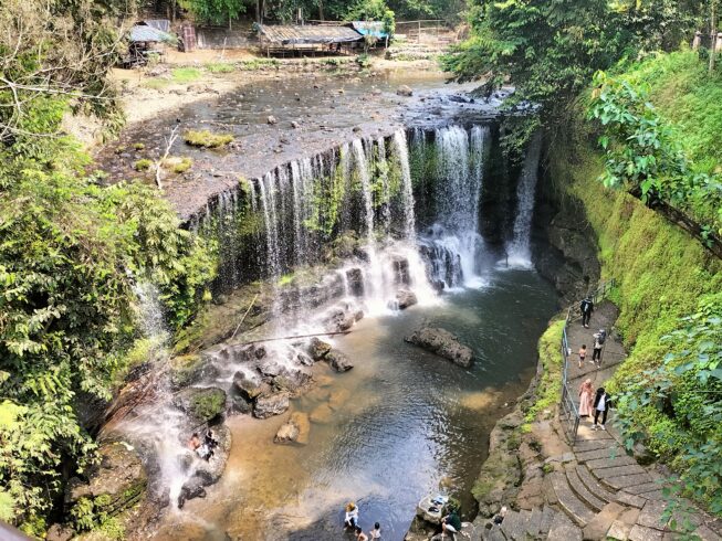 Pesona Keindahan Air Terjun Temam, Mirip Niagara Kecil dari ...